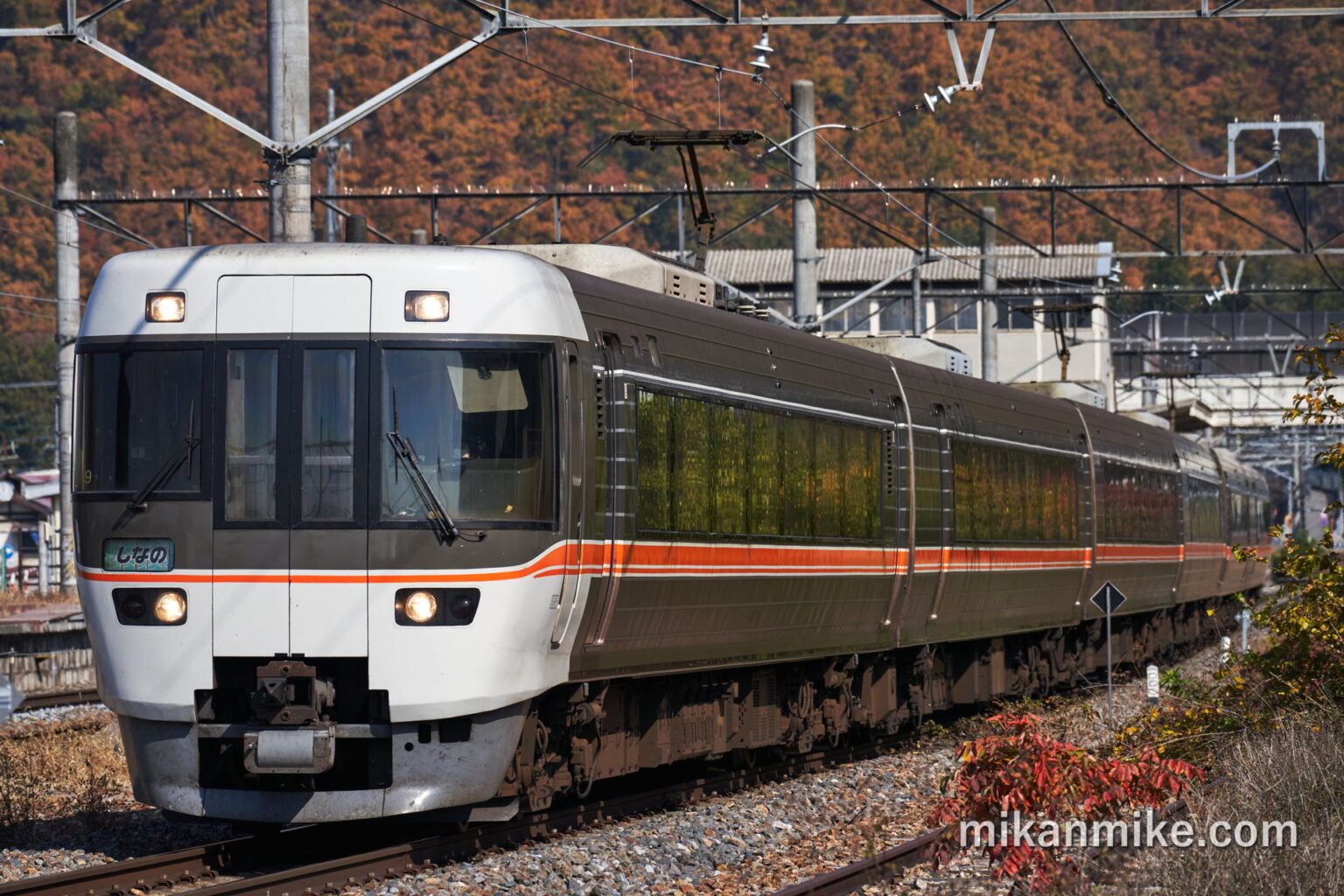 E257系5000番台OM-92編成「特急あずさ82号」運転（2023/11/5） | mikanmike ～てすとぶろぐ～